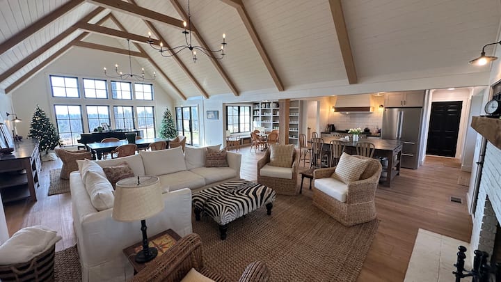 Spacious And Stylish Farmhouse In Sparta, Tn - Monterey, TN