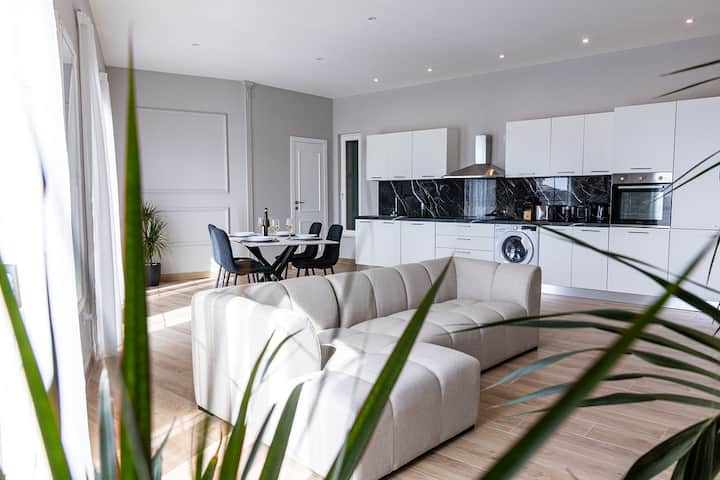 V86 - Stunning Sea View 2br In Historic Senglea - La Valette