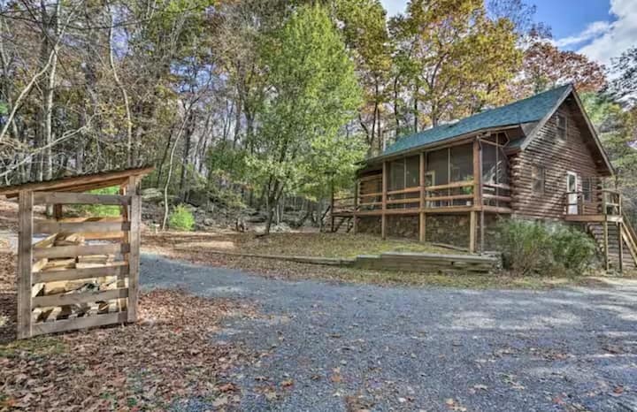 Cozy Log Cabin On Lush 45 Acres With Private Lake! - Port Jervis, NY