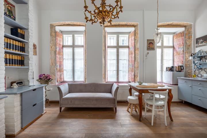 The Chic Choice - Truly Central, Only For Longterm - Budapest