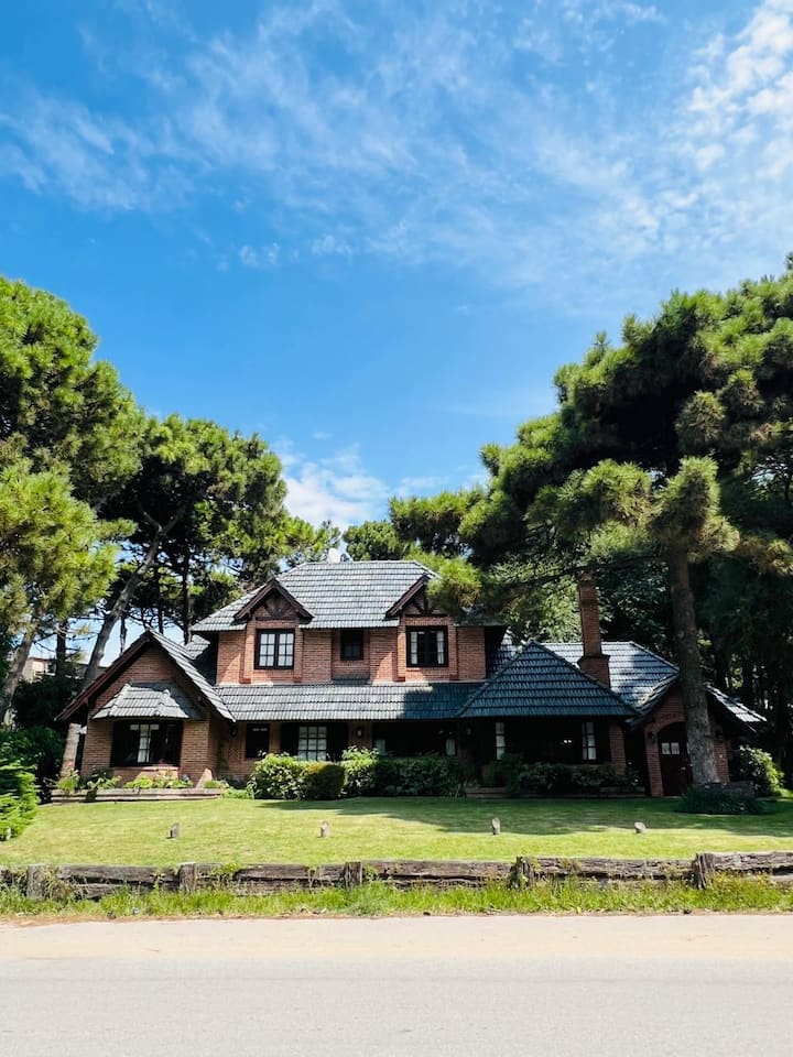 Pinamar Norte: Casa De Categoría Cerca Del Mar - Pinamar