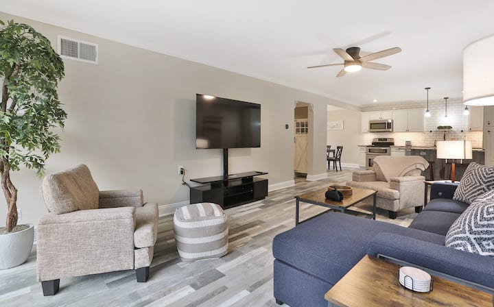 Centrally Located, Minutes From The Big House - Ann Arbor, MI