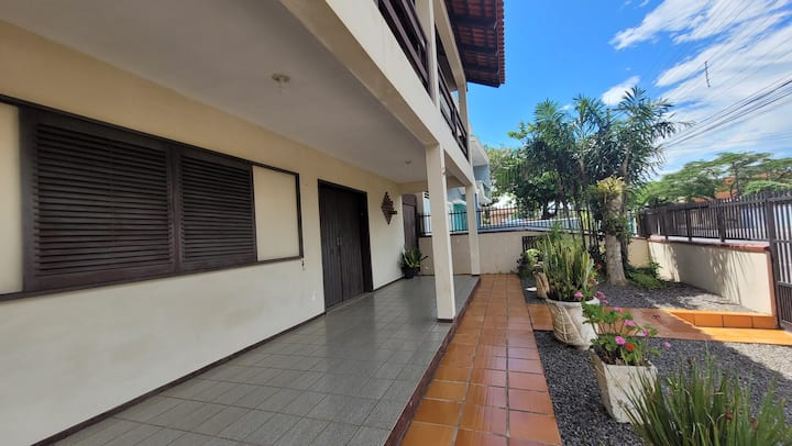 Amplo Sobrado, Frente Mar, Com 1 Suíte + 3 Quartos - Barra Velha