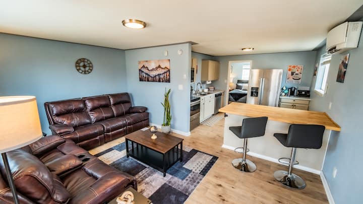 Stylish Southern Co Stay Espresso Bar & Cozy Vibes - Pueblo, CO