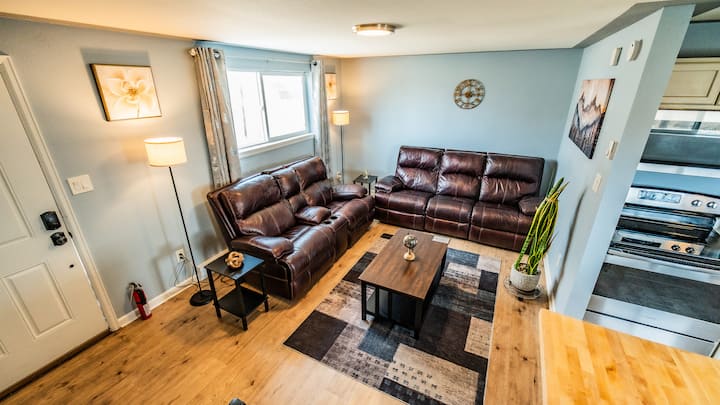Here Working In Pueblo? Near Riverwalk Book Now! - City Park, Pueblo
