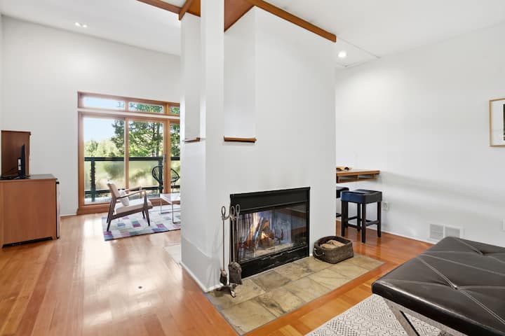 Views Of Spring Cove! • Rainforest Loft - Canada