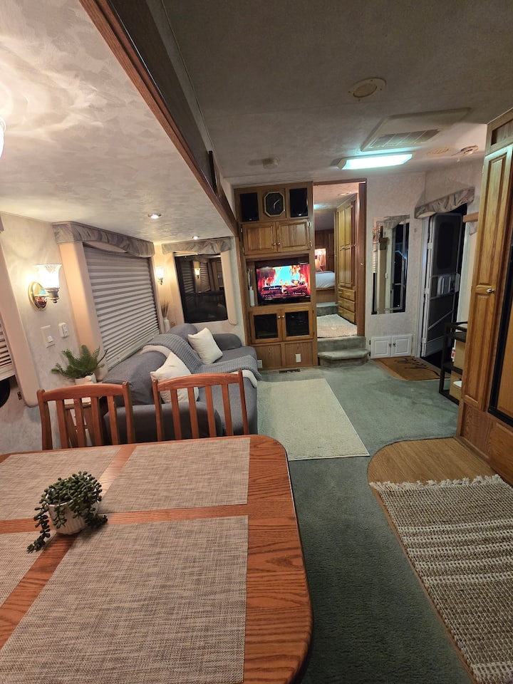 Whispering Pines-camper - Everett, WA