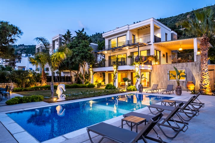 Bodrum Merkez'de ÖZel Havuzlu Lüks Villa - Torba