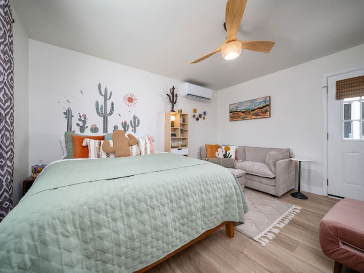 Cactus Flower
Private, El Centro, Bbq, Fire Pit - Sunbeam Lake, Seeley