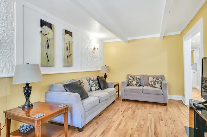 Spacious Downtown 2br Steps From Byward Market - Ottawa