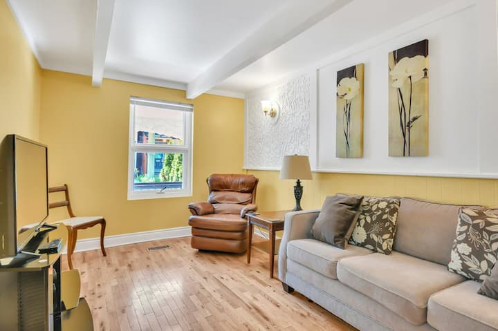 Spacious Downtown 2br Steps From Byward Market -