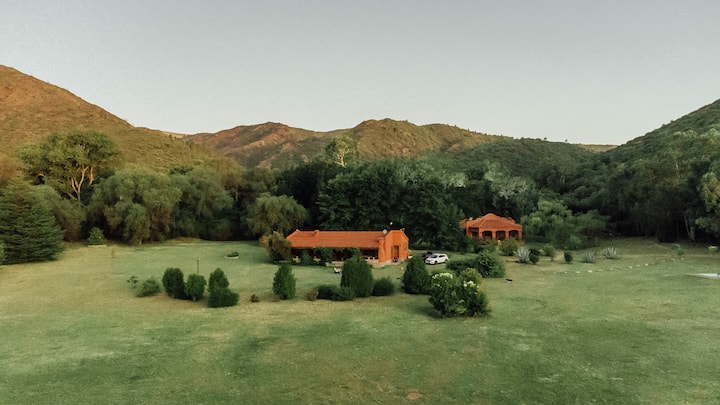 Estancia Privada 5 Ha · Piscina · La Cumbre - La Falda
