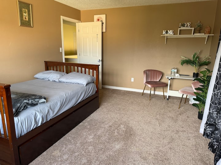 Red House Single Mom With Kids - Palestine, TX