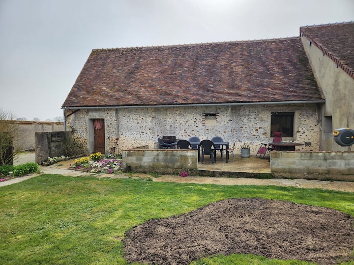 Maison De Campagne Au Calme Avec Jardin Et Cour - Manou
