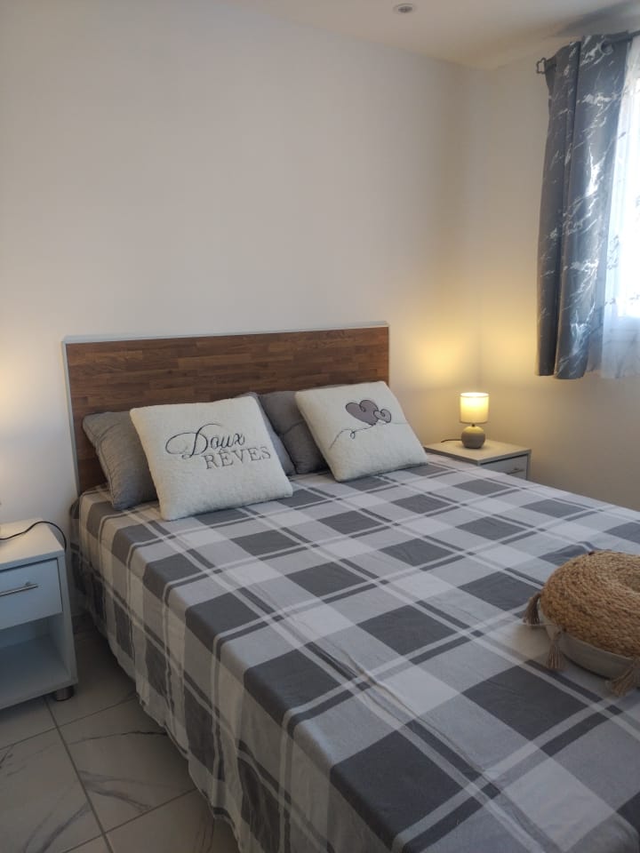 Maisonnette Indépendante Avec Terrasse Privée - Sisteron