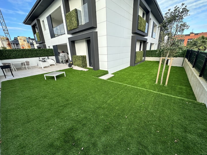 Bajo Con Jardín Privado Junto A La Playa De Loredo - Santander