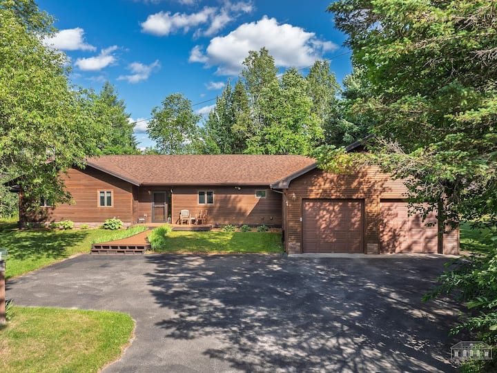 Cozy Four-bedroom Home With Mountain Views - Lake Placid, NY