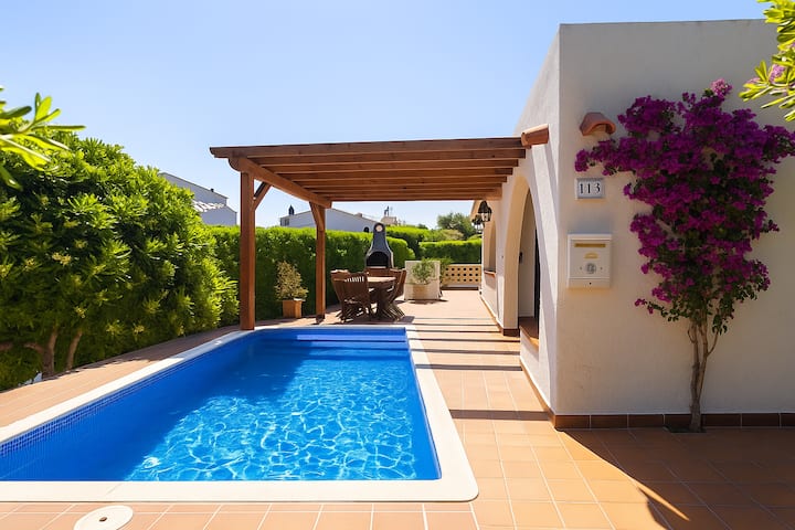 Villa Privada · 3 Dormitorios · Ideal Familias - Mahón
