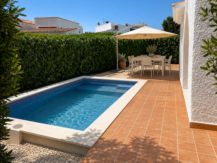 Villa Privada · 3 Dormitorios · Ideal Familias - Mahón