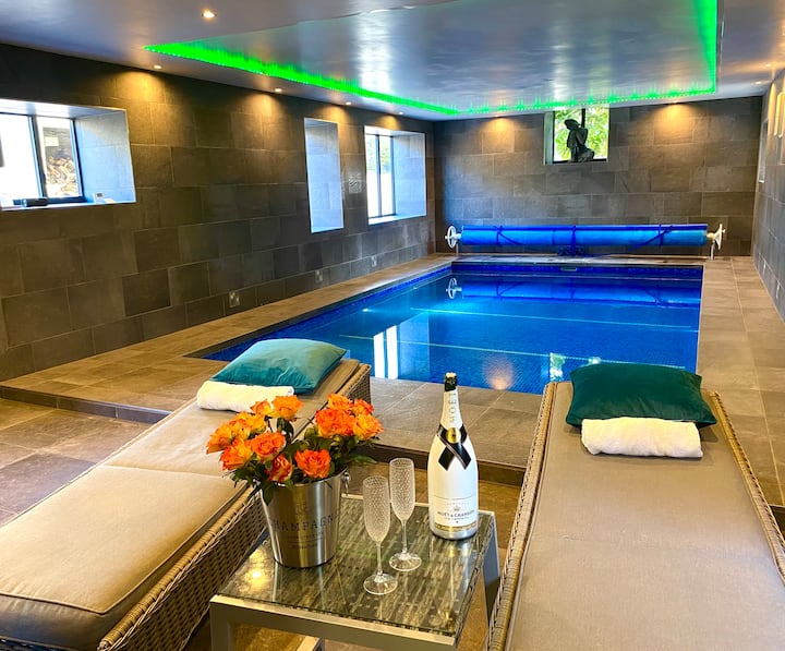 Knypersley Mill Barn
A Rural Retreat & Indoor Pool - Staffordshire