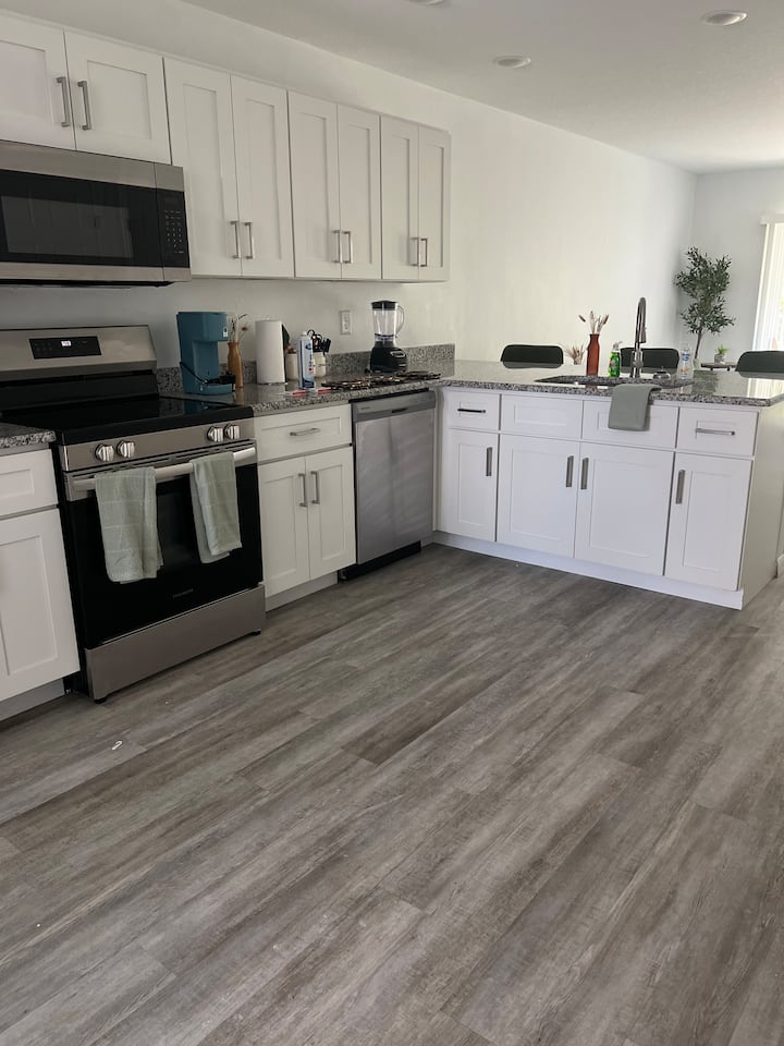 The Brick & Comfort Suite - Winter Haven, FL