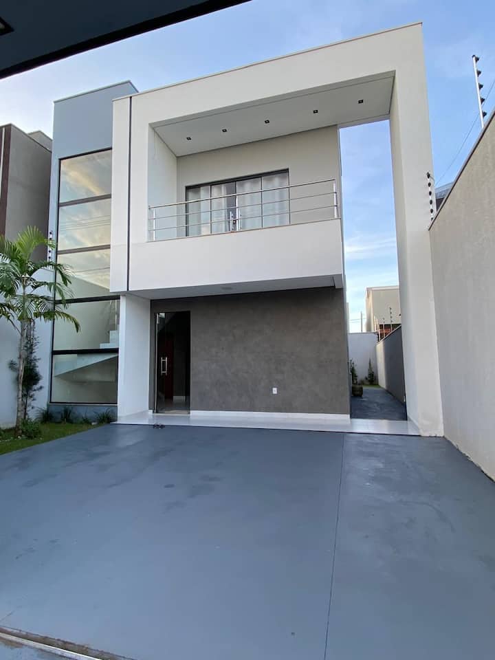 Sobrado 2 Quartos Com Suíte Vista Para Shopping - Comodoro