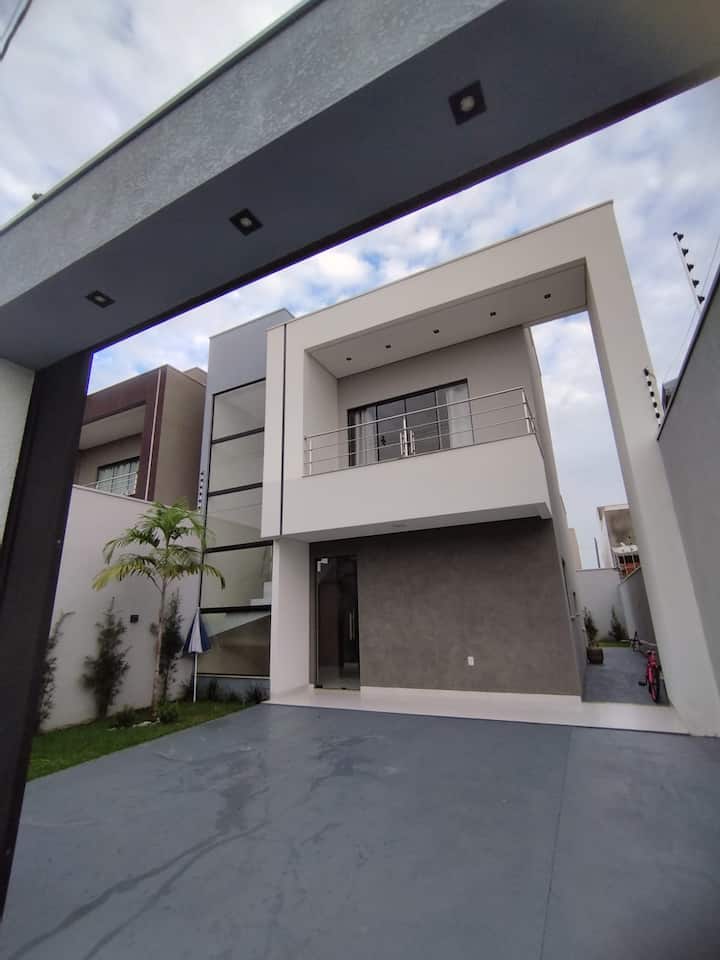 Sobrado 2 Quartos Com Suíte Vista Para Shopping - Comodoro