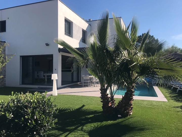 Villa Architecte Avec Piscine Et Jacuzzi Chauffée - Fréjus