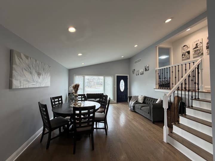 Guest House At The Transylvania Estate - Algonquin, IL