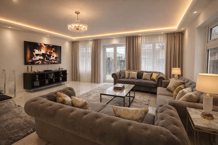Modern Luxury London House | 7 Bed | 4 Bath. - London, UK