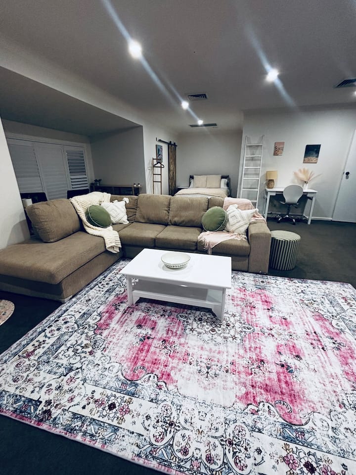 Large Studio, Lake Views, Own Bathroom, Breakfast. - Belmont