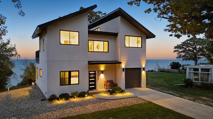 Lake Michigan Retreat - Hot Tub - Stunning Views! - Kenosha, WI