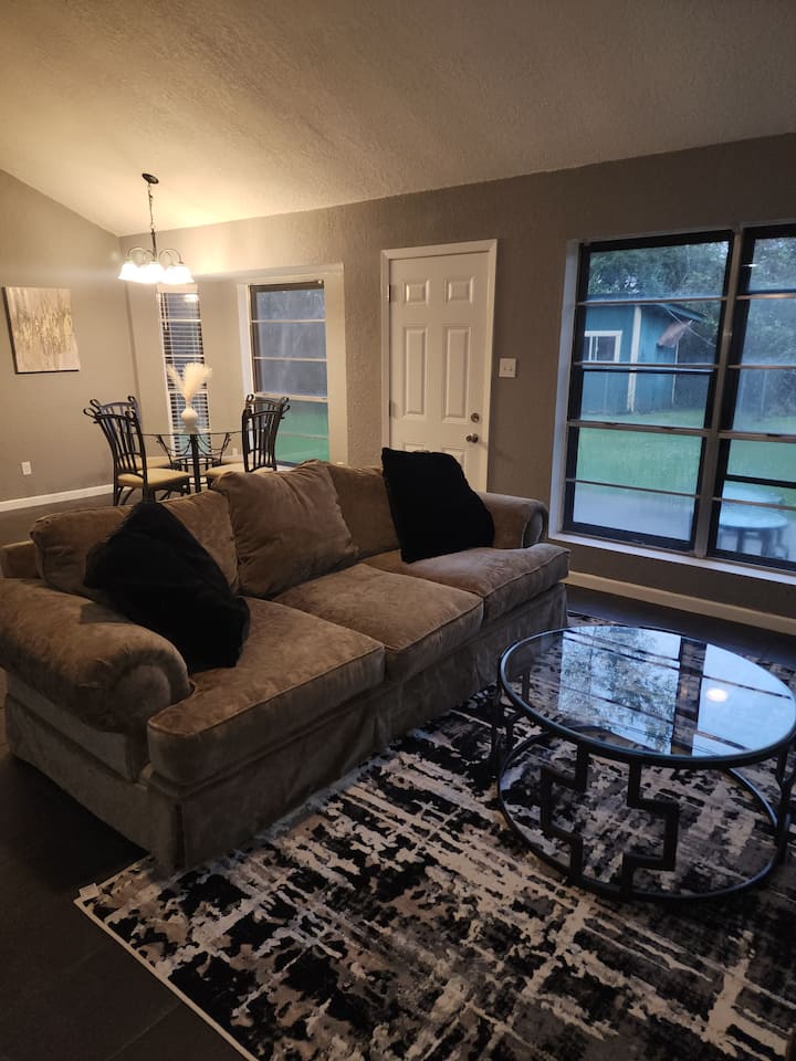Cozy Warm Place - Beaumont, TX