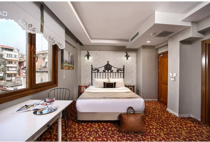 Taksim Meydana Yakın 4 Kişilik 2 Yatak Odalı Suit - Maslak