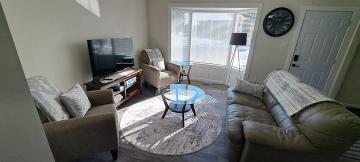 Comfy Home - All You Need For After Work Or Vacay - Lloydminster