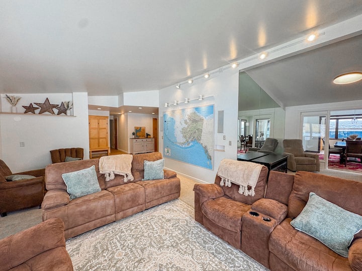 Fish Creek Retreat ~ 5bd 3bth ~ Large Family/group - Anchorage