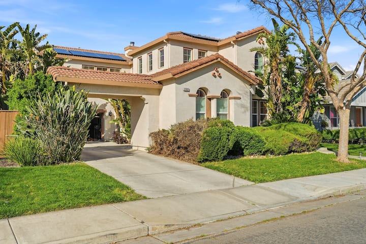 The Compton Villa - Tracy, CA