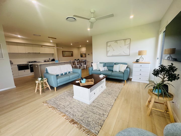 Near Beach, Big Yard+bbq, Family/group, New Home - Coffs Harbour