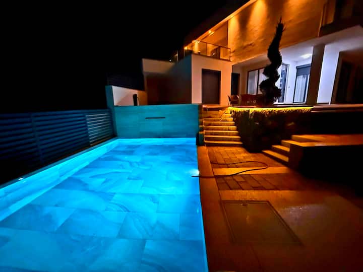 Luxury Forest Villa 2 - Private Pool Mountain View - Kosovo
