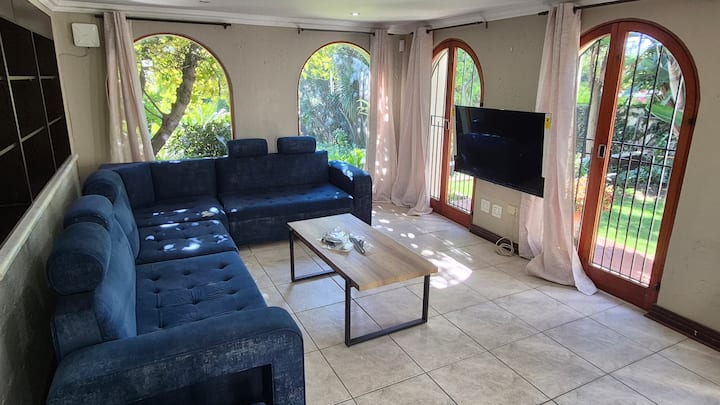 Bk2. Spacious Family Apt. Full Kitchen. Pool - Johannesburg