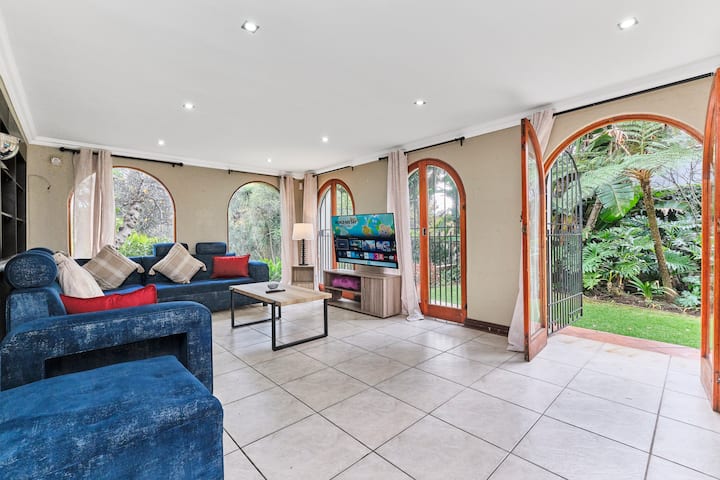 Bk2. Spacious Family Apt. Full Kitchen. Pool - Randburg
