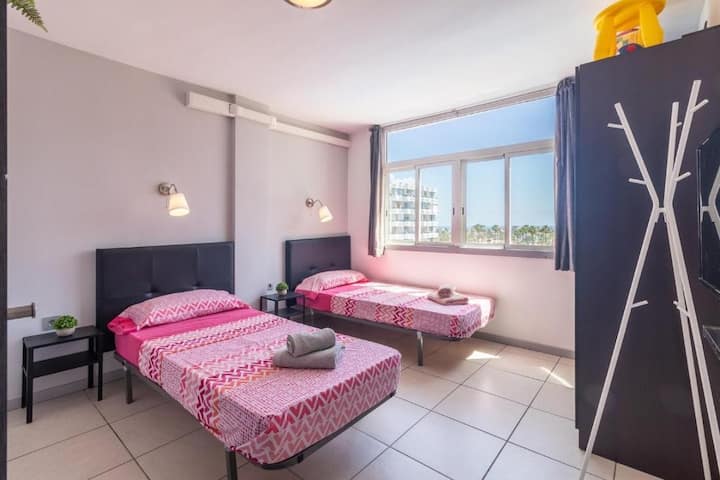 Modern Apt Near Yumbo + Pool & Parking - Maspalomas