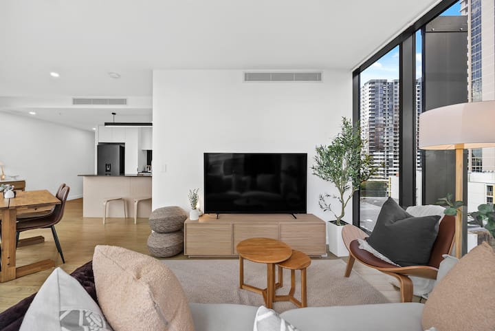 Modern Dual Key 3br Apt W/ Pool, Gym & Parking - Milton