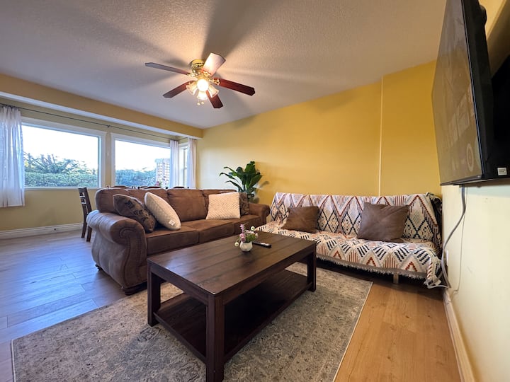 Seaside Escape With Ocean Views & Free Parking - Nanaimo