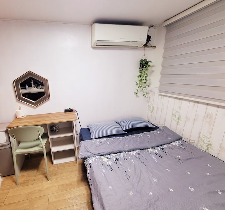 [102]hongdae Stn 5min/private Bathroom/반지하 - Seoul
