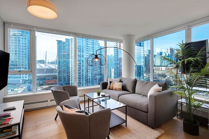 Spacious 4br Abbott Stay | City Views, Pool & Gym - North Vancouver