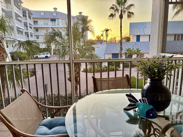 Olde Marco Island-walk To Snook Inn, Music & Shops - Marco Island, FL