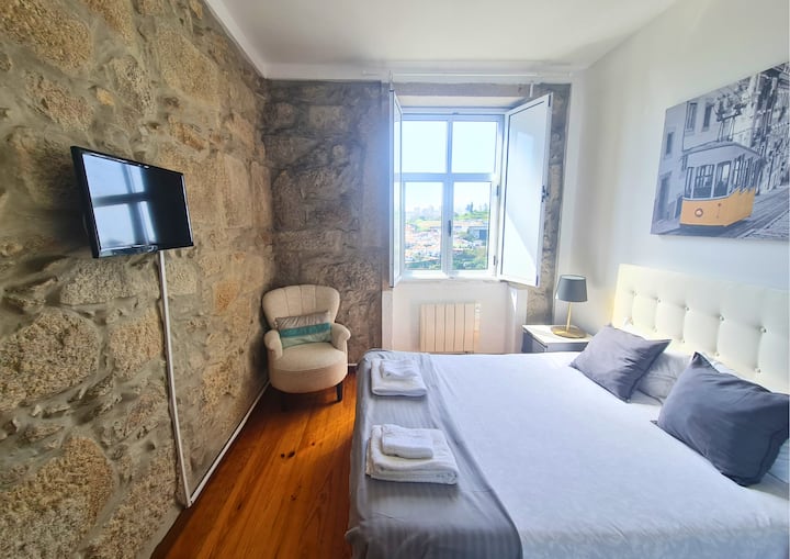 Fontainhas Stone - By Almeida's - Matosinhos