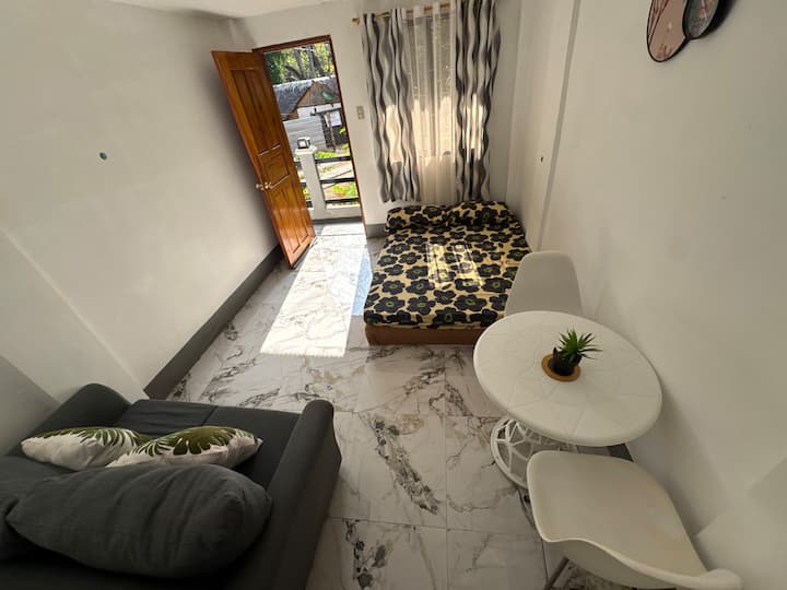 Budget Friendly Cozy Apartment In Town - Coron