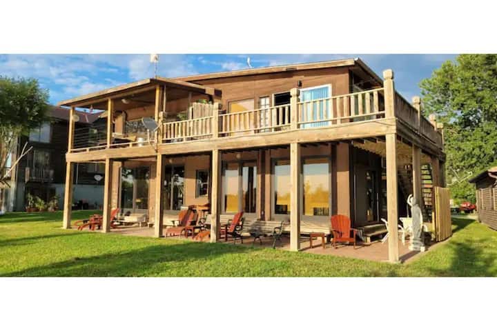 Quaint And Peaceful Waterfront Cabin, Unit #4 - Saint Joseph, MO